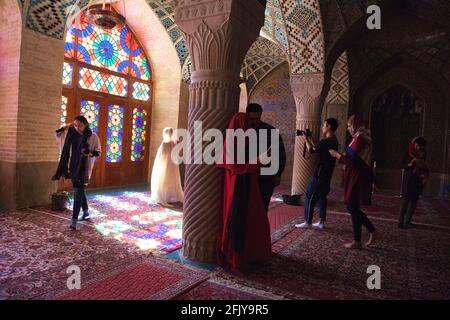 Buntes Glasfenster, Nassir al-Molk-Moschee (rosa) in Shiraz, Iran Stock ...