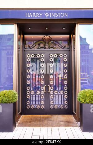 Front view of Harry Winston store in downtown Düsseldorf. Harry Winston ...
