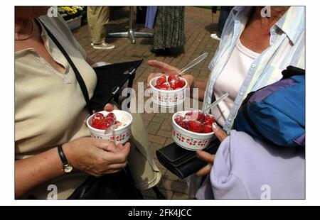 Strawberries at Wimbledon.......pic David Sandison 28/6/2004 Stock ...