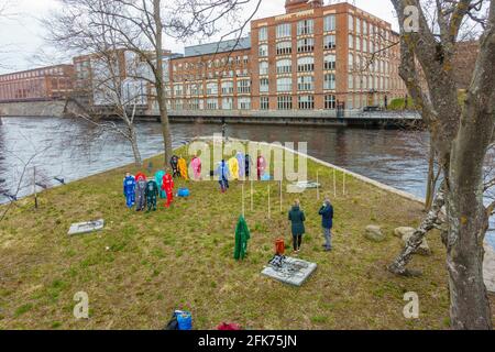 Installation of student´s overalls on Konsulinsaari island in Tampere ...