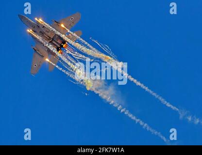 Israeli Air force F-15C Fighter jet landing Stock Photo - Alamy