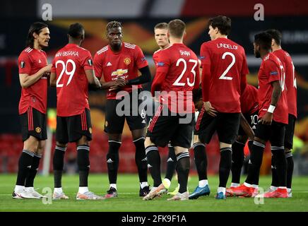 Manchester United players huddle before a Premier League soccer match ...