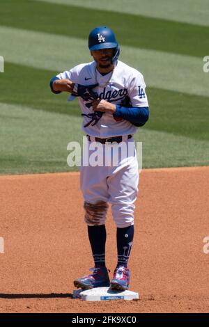 Los Angeles Dodgers' Mookie Betts at bat during the sixth inning of a ...