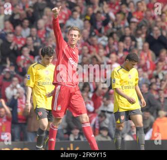 Peter Crouch celebrates scoring for Liverpool Stock Photo - Alamy