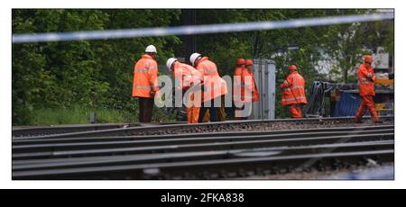 Potters Bar rail crash....day 4pic David Sandison 13/5/2002 Stock Photo ...