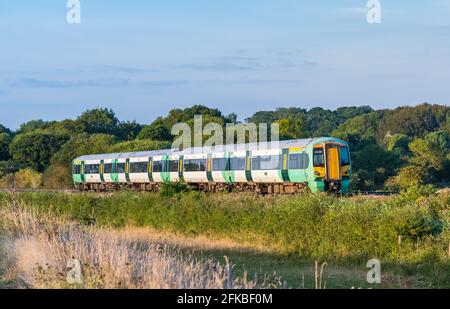 Southern Railway Class 377 Electrostar passing over Portslade CCTV ...