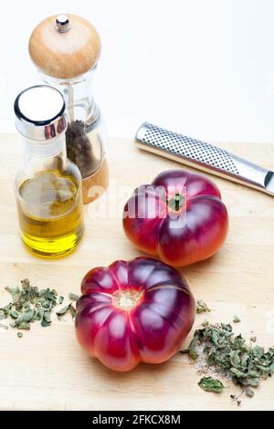 Tomato of the new variety Mar Azul, purple in color when it is still ...