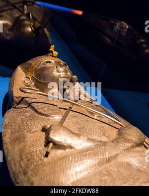 The crook (heka) and flail (nekhakha) from King Tutankhamen's tomb ...
