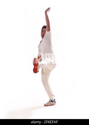 Cricketer, Bowler bowling action Stock Photo - Alamy