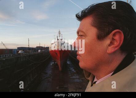 Alan Johnson MP backed the families of the crew members of sunken ...