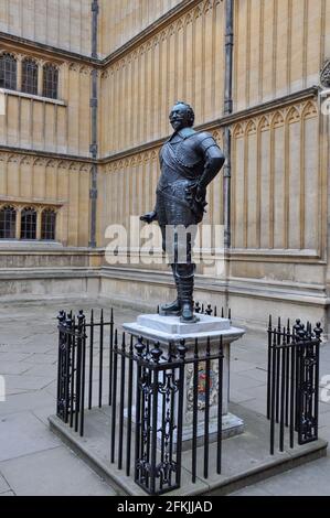 Courtyard of the Bodleian Library and the statue of Sir Thomas Bodley ...