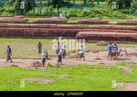 Somapuri Vihara Somapura Mahavihara , ruins of Buddhist monastic ...