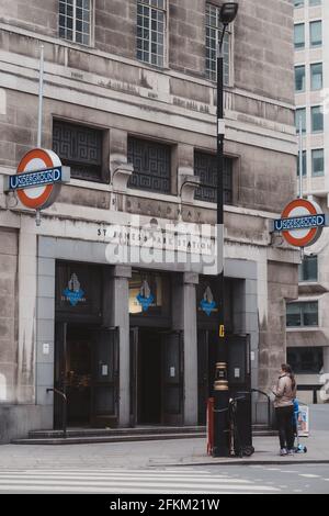 A beautiful shot of the Westminster underground station with Big Ben in ...
