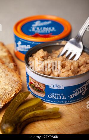Close up of tin of Tuno, Vegan Tuna, in a tin with a ring pull Stock ...