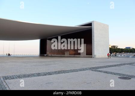 Impossibly thin curved draped concrete ceiling of Portuguese National ...