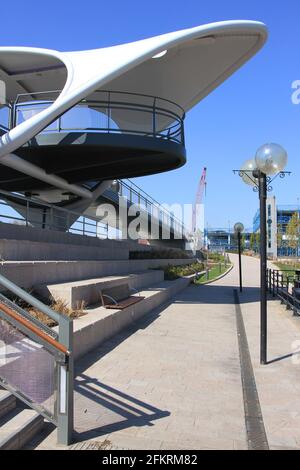 Murdoch's Connection pedestrian bridge, Hull, UK Stock Photo - Alamy