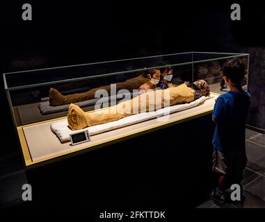 children looking at mummy of Queen Tiye (died 1341 BCE), National ...