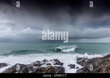 The Cribbar waves at Towan Head, Newquay, Cornwall Stock Photo - Alamy