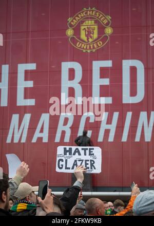 Manchester United fans protesting outside Old Trafford Stock Photo - Alamy