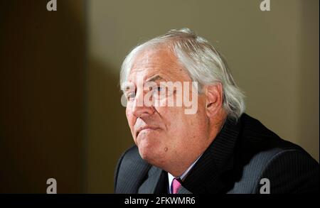 EX FOOTBALL REFEREE KEITH HACKETT 26/5/2010. PICTURE DAVID ASHDOWN ...