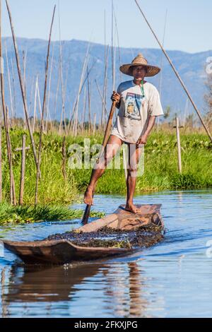 INLE, MYANMAR - NOVEMBER 26, 2016: Loacal man on a boat at Inle lake ...