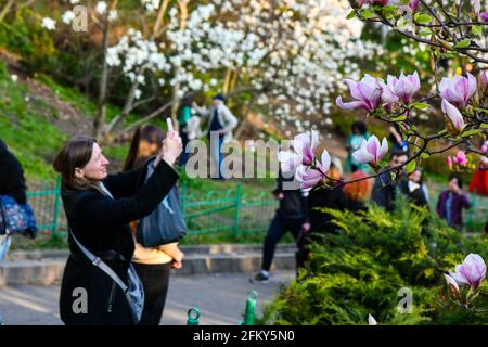 Quarantine restrictions in Kyiv have expired. Locals visit parks and ...
