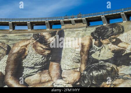 Wellington Dam world's largest dam wall mural painted by Guido Van ...