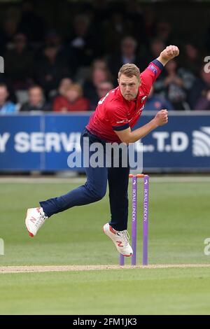 Jamie Porter of Essex in Royal London One Day Cup kit during the Essex ...