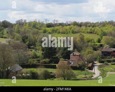Sittingbourne, Kent, UK. 5th May, 2021. UK Weather: sunny blue skies ...