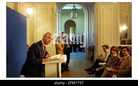 Jack Straw addresses the Press at a weekly government briefing, this ...