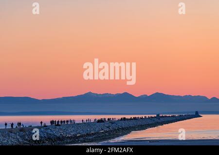 Sunset stroll on Iona Jetty, Iona Beach Regional Park, Richmond ...