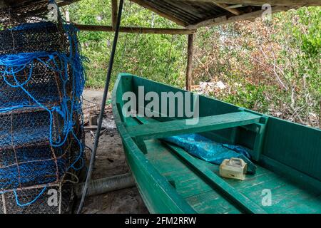 Homemade boat of a Cuban fisherman Stock Photo - Alamy
