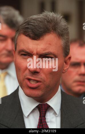 STEPHEN CLARK OCTOBER 2000HUSBAND OF SOLICITOR SALLY CLARK OUTSIDE THE ...