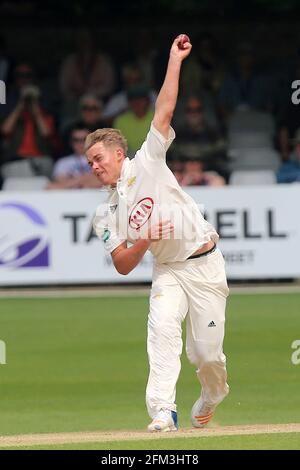 Sam Curran in bowling action for Surrey CCC Stock Photo - Alamy