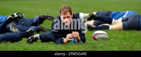 21/11/2001 ENGLAND RUGBY TEAM TRAINING AT SANDHURST FOR THEIR MATCH ...