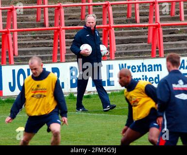 ENGLAND FOOTBALL TEAM TRAINING AT WREXHAM F.C. 15/4/2002 PICTURE DAVID ...