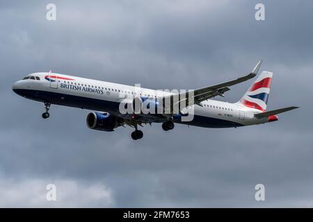 British Airways a321 Neo final approach at Glasgow Airport Stock Photo ...