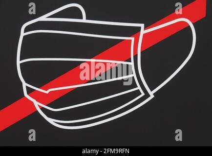 German sign Maskenpflicht endet hier, end of mask requirement Stock ...