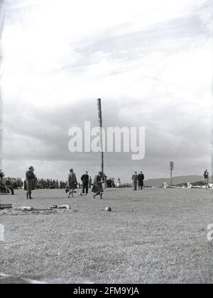 The tossing the caber event Stock Photo - Alamy