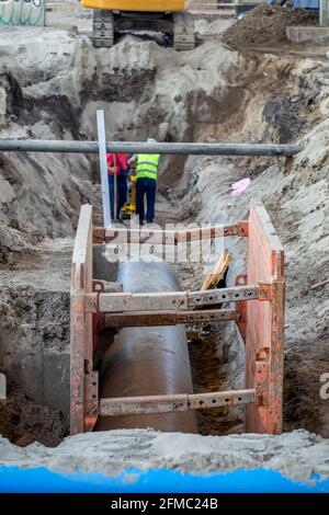 Two-sided mechanical excavation support system, excavation safety ...