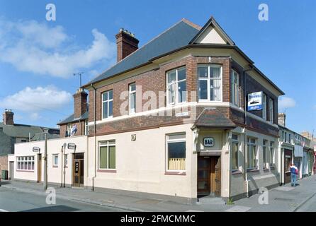 The Cornwall Pub, Grangetown, Cardiff, 1989 Stock Photo - Alamy