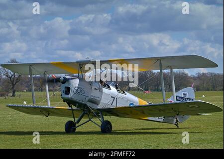 de Havilland Tiger Moth at Headcorn Airfield Stock Photo - Alamy