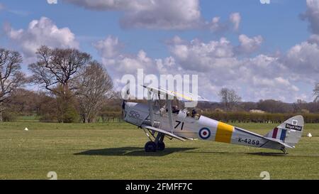 De Havilland Tiger Moth at Headcorn airfield Stock Photo - Alamy