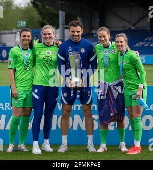 Goalkeeper Emily Orman of Chelsea Women & Melanie Leupolz of Chelsea ...