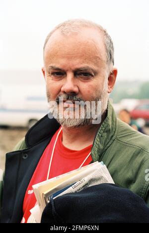 John Peel Backstage At The Glastonbury Festival 1997 Stock Photo Alamy