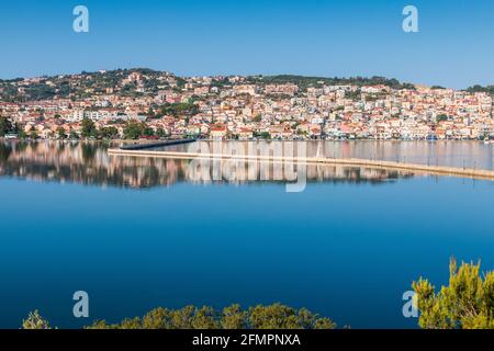View of Argostoli, capital of Cephalonia and De Bosset Bridge at dusk ...