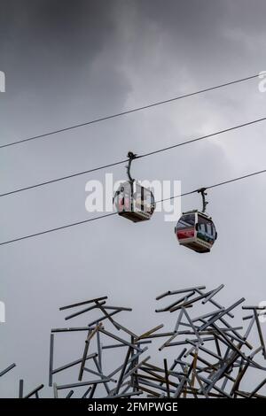 Quantum Cloud sculpture by Antony Gormley using tetrahedral steel ...