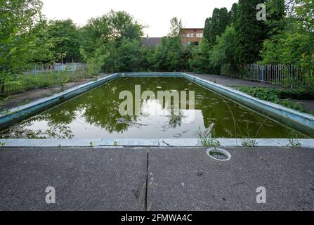 Outdoor swimming pool Stock Photo - Alamy