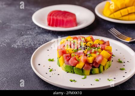 Salad with tuna, mango and avocado Stock Photo - Alamy