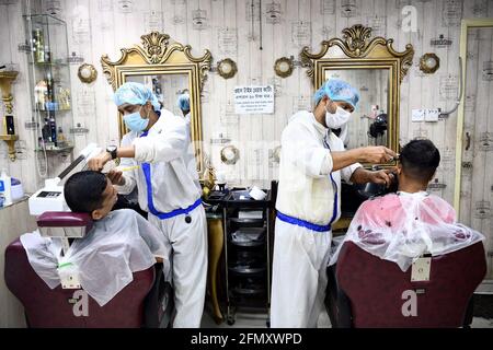 Dhaka, Bangladesh. 12th May, 2021. A salon staff wearing personal ...